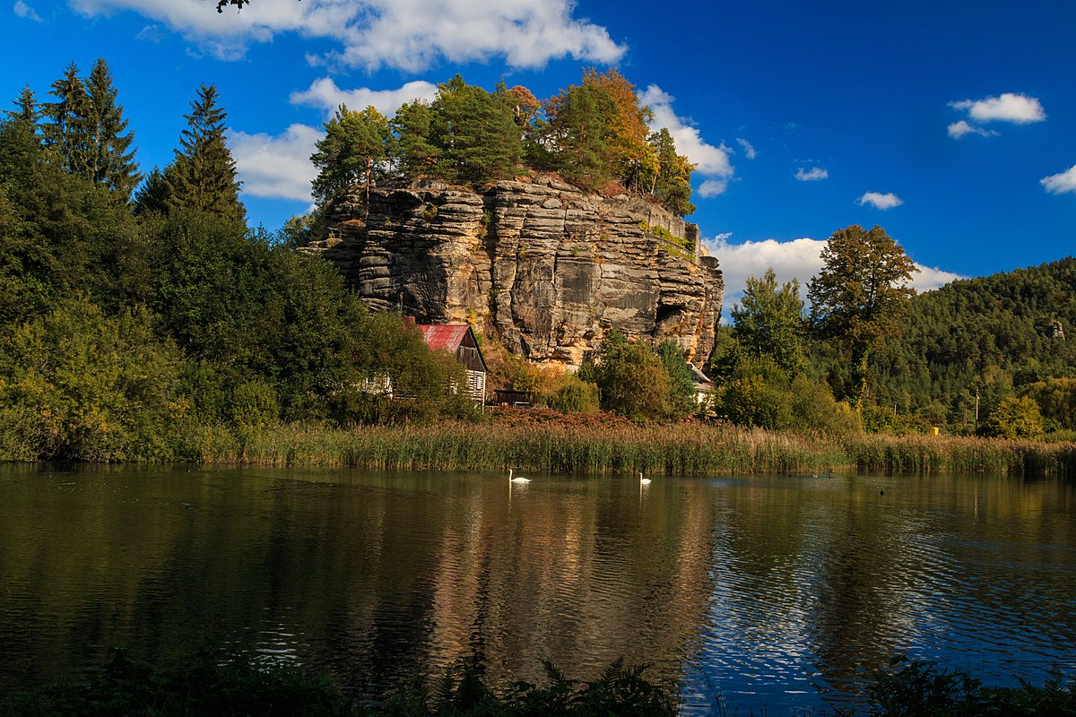 Skvostné výlety na méně známá místa. Zkuste třeba skalní hrad | Náš REGION
