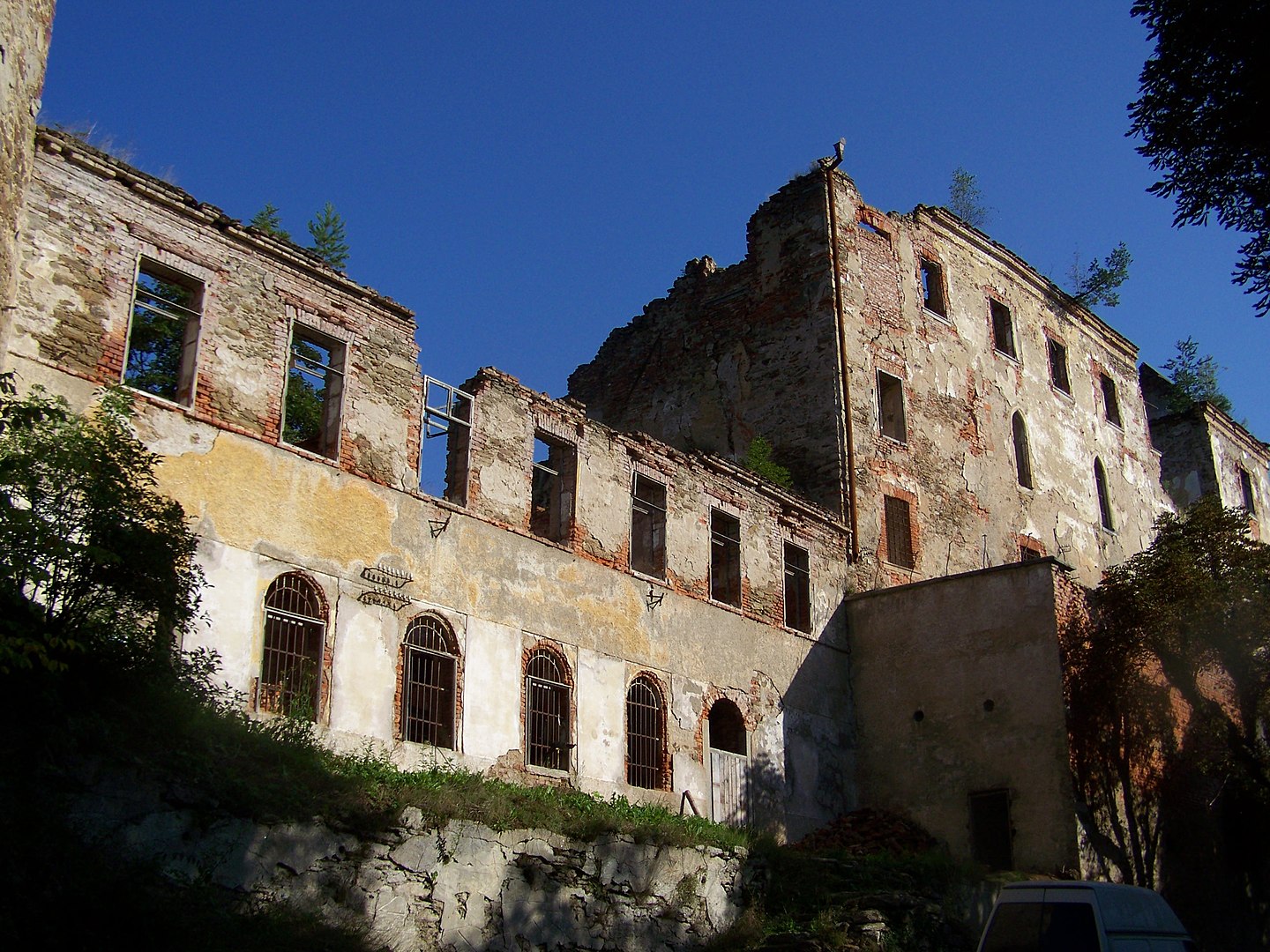 Hrad Hartenberg obsadili archeologové | Náš REGION