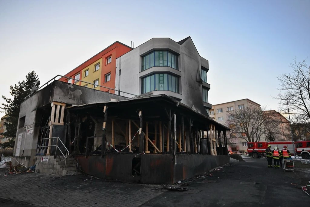 Tragédie v Mostě: Z požáru, který měl sedm obětí, policie navrhla ...